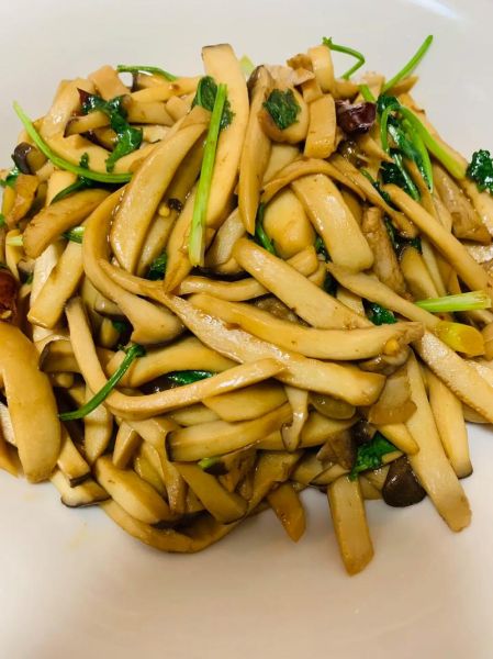 杏鲍菇炒肉丝怎么做_杏鲍菇炒肉丝需要焯水吗-第1张图片-山城妙识