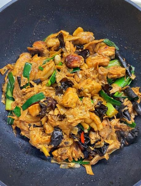 家常干锅鸡怎么做_干锅鸡用什么鸡肉最好-第1张图片-山城妙识