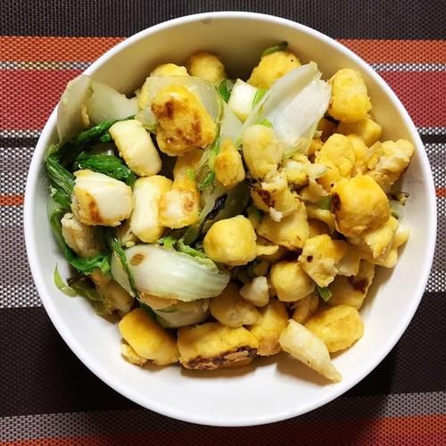 葱花鸡蛋炒馒头的家常做法_隔夜馒头怎么炒才松软-第1张图片-山城妙识