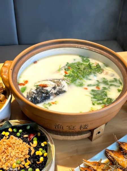 鱼头汤配什么蔬菜好吃_鱼头汤最佳蔬菜搭配-第2张图片-山城妙识