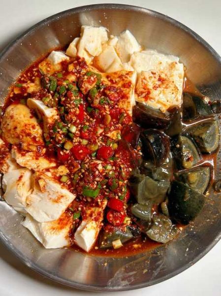 凉拌皮蛋豆腐怎么做_皮蛋豆腐热量高吗-第3张图片-山城妙识 凉拌皮蛋豆腐怎么做_皮蛋豆腐热量高吗-第3张图片-山城妙识