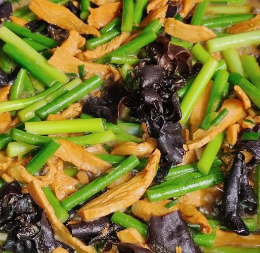 蒜苔炒鸡胸肉怎么做_鸡胸肉怎么炒才嫩-第1张图片-山城妙识