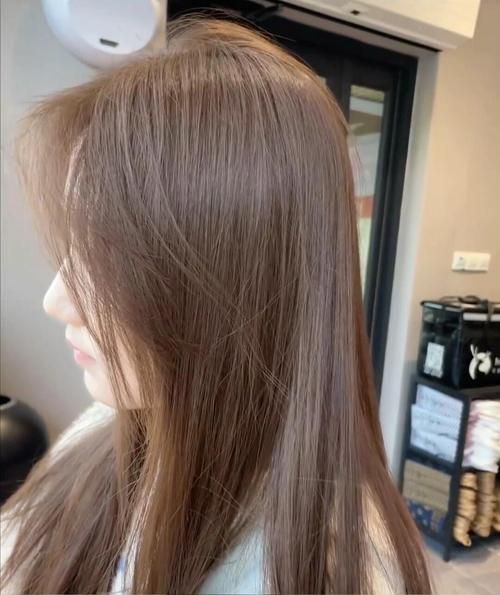 蜂蜜茶色适合什么肤色_蜂蜜茶色掉色后是什么颜色-第1张图片-山城妙识