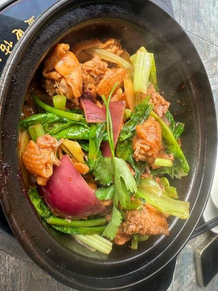 鸡公煲和黄焖鸡的区别_哪个更好吃-第1张图片-山城妙识 鸡公煲和黄焖鸡的区别_哪个更好吃-第1张图片-山城妙识