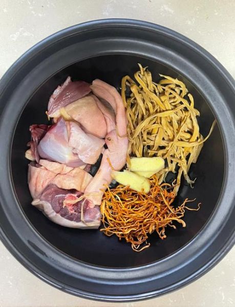 鸭子汤怎么炖好喝_老鸭汤的做法步骤-第1张图片-山城妙识