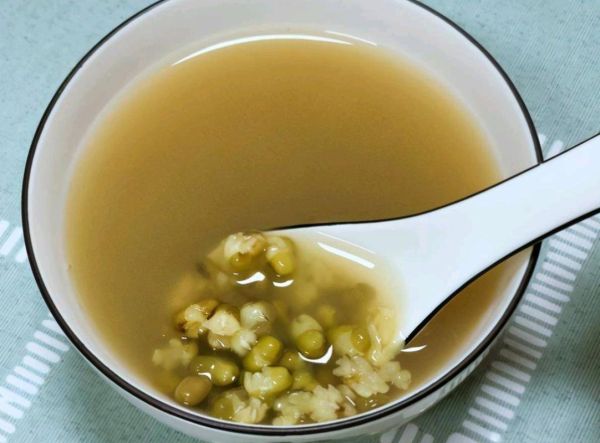 冰糖绿豆汤的功效与作用_冰糖绿豆汤能天天喝吗-第1张图片-山城妙识