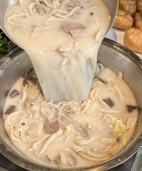 四川正宗羊肉汤的做法_怎样熬出奶白汤-第2张图片-山城妙识