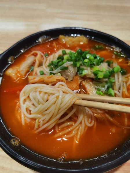 砂锅米线怎么做好吃_砂锅米线热量高吗-第2张图片-山城妙识 砂锅米线怎么做好吃_砂锅米线热量高吗-第2张图片-山城妙识