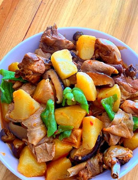 土豆炖鸡肉怎么做_土豆炖鸡肉需要焯水吗-第1张图片-山城妙识