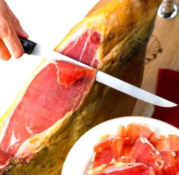 火腿火腿西班牙1992讲了什么_影片真实含义-第3张图片-山城妙识