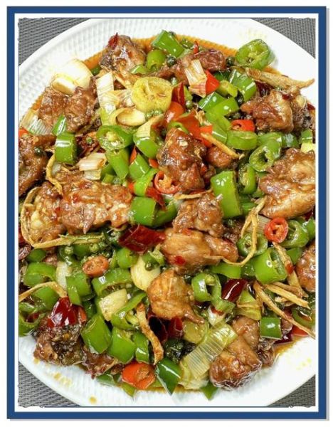 尖椒炒鸡丁怎么做_尖椒炒鸡丁热量高吗-第1张图片-山城妙识