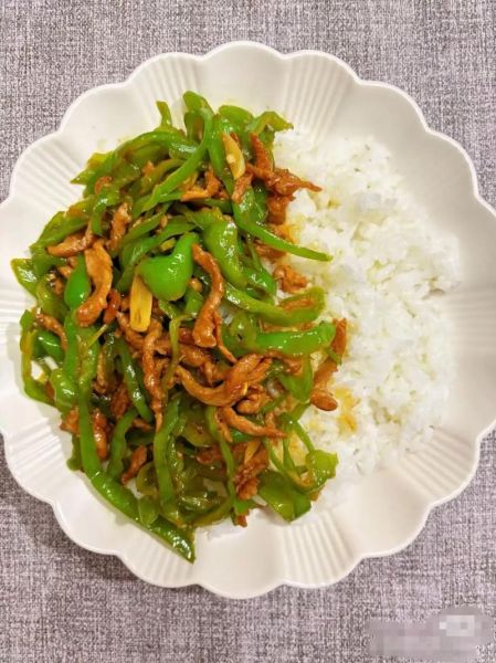 小炒牛肉盖浇饭怎么做_正宗湘味做法揭秘-第2张图片-山城妙识