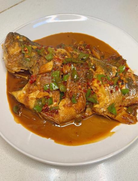 煎鱼怎么不粘锅_煎鱼用什么油最好-第1张图片-山城妙识