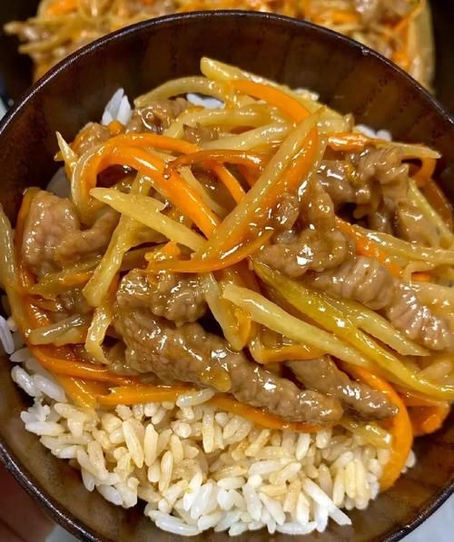 土豆片炒肉盖饭怎么做_土豆片炒肉盖饭热量高吗-第2张图片-山城妙识