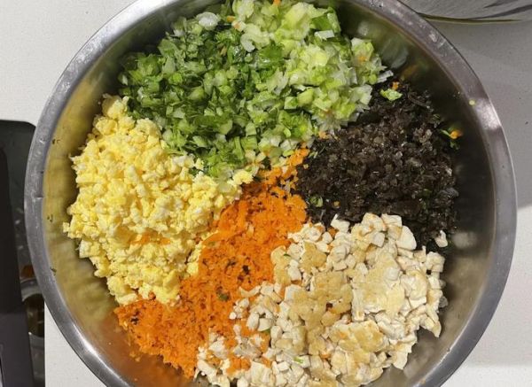 芹菜素饺子馅怎么调好吃_芹菜素饺子馅做法窍门-第2张图片-山城妙识