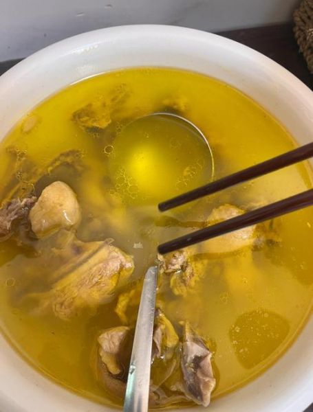 煲鸡汤要不要焯水_焯水对鸡汤的影响-第2张图片-山城妙识 煲鸡汤要不要焯水_焯水对鸡汤的影响-第2张图片-山城妙识