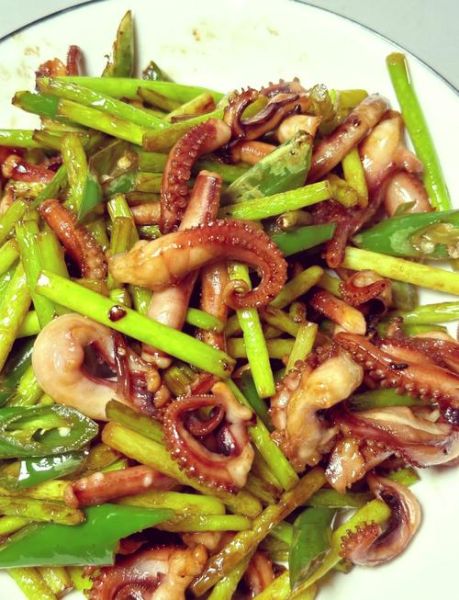 爆炒鱿鱼须怎么做_爆炒鱿鱼须焯水吗-第1张图片-山城妙识