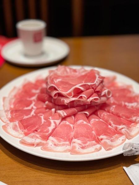 涮羊肉哪个部位最好吃_涮羊肉最嫩的部位是哪里-第1张图片-山城妙识 涮羊肉哪个部位最好吃_涮羊肉最嫩的部位是哪里-第1张图片-山城妙识