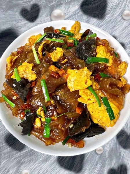 粉皮鸡蛋怎么炒好吃窍门_粉皮炒鸡蛋不碎不散技巧-第1张图片-山城妙识