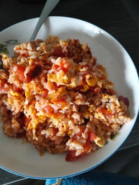 番茄蛋炒饭怎么做_蛋炒饭不粘锅技巧-第1张图片-山城妙识