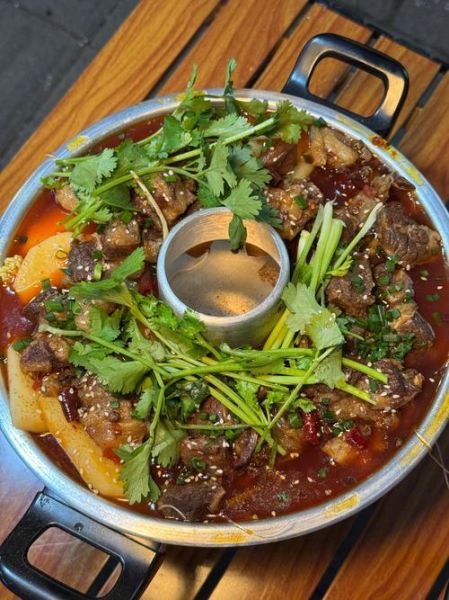 牛肉火锅怎么做好吃_牛肉火锅简单做法-第1张图片-山城妙识