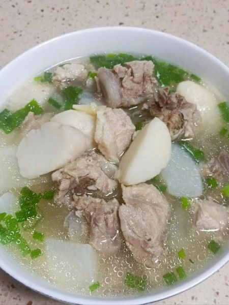 排骨芋头汤的功效与作用_怎么做最补钙-第1张图片-山城妙识 排骨芋头汤的功效与作用_怎么做最补钙-第1张图片-山城妙识