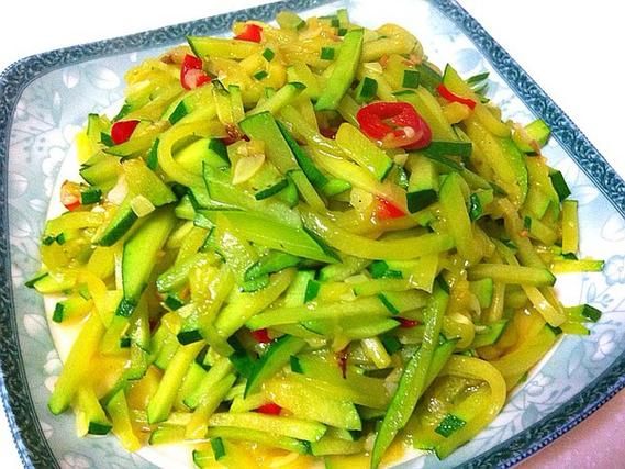 青椒炒南瓜丝怎么做_南瓜丝炒青椒好吃吗-第2张图片-山城妙识 青椒炒南瓜丝怎么做_南瓜丝炒青椒好吃吗-第2张图片-山城妙识