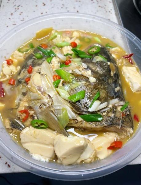 胖头鱼头炖豆腐怎么做_胖头鱼头炖豆腐的家常做法-第1张图片-山城妙识