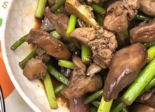 炒鸡肝怎么炒才嫩_鸡肝去腥有什么窍门-第1张图片-山城妙识