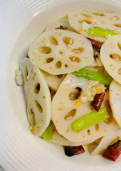 莲菜凉拌怎么又白又脆_焯水还是直接拌-第1张图片-山城妙识