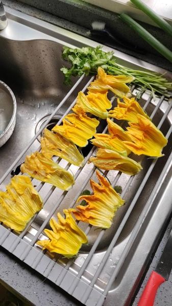 南瓜花怎么做好吃_南瓜花做法大全图解-第2张图片-山城妙识