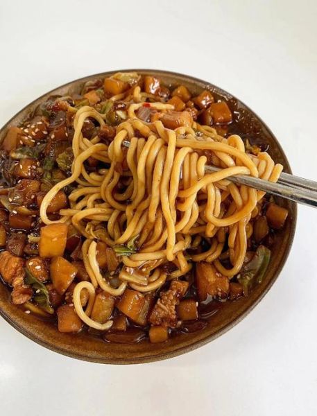 韩式炸酱面怎么做_韩式炸酱面配料有哪些-第3张图片-山城妙识