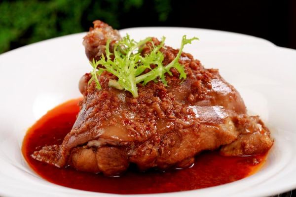 烀肘子怎么做好吃_烀肘子家常做法窍门-第1张图片-山城妙识