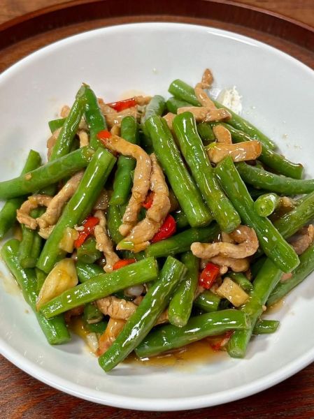 豇豆炒肉丝怎么做好吃_豇豆炒肉要不要焯水-第1张图片-山城妙识 豇豆炒肉丝怎么做好吃_豇豆炒肉要不要焯水-第1张图片-山城妙识