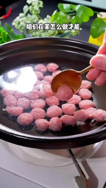 猪肉丸子配方比例是多少_如何做出Q弹不腥-第1张图片-山城妙识 猪肉丸子配方比例是多少_如何做出Q弹不腥-第1张图片-山城妙识