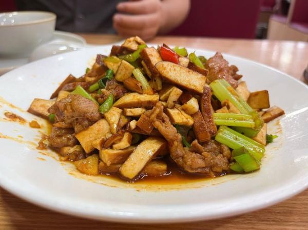 香干炒肉怎么炒好吃_香干炒肉家常做法-第2张图片-山城妙识