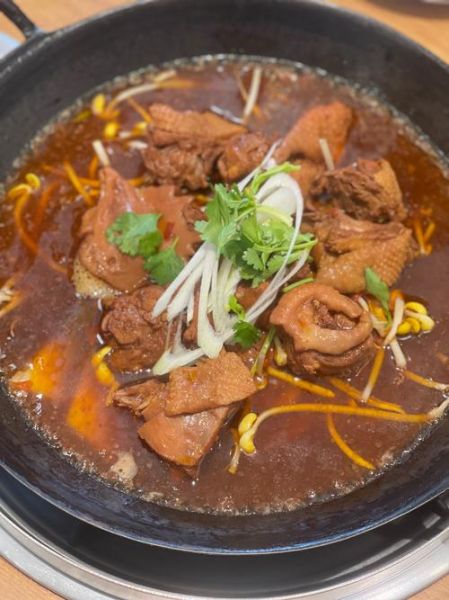 铁锅炖柴鸡怎么做_铁锅炖柴鸡正宗做法-第1张图片-山城妙识