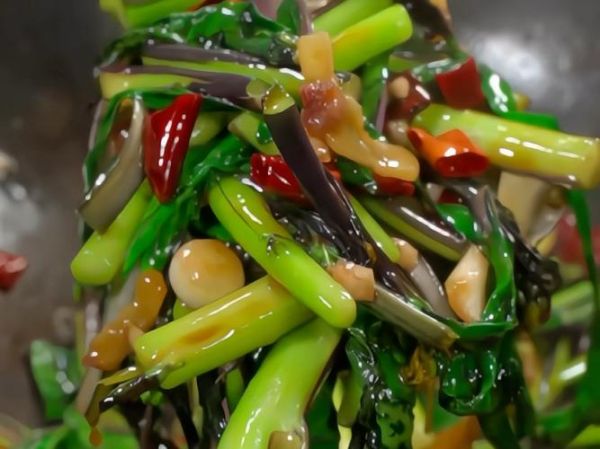 清炒红菜苔怎么做_清炒红菜苔需要焯水吗-第1张图片-山城妙识