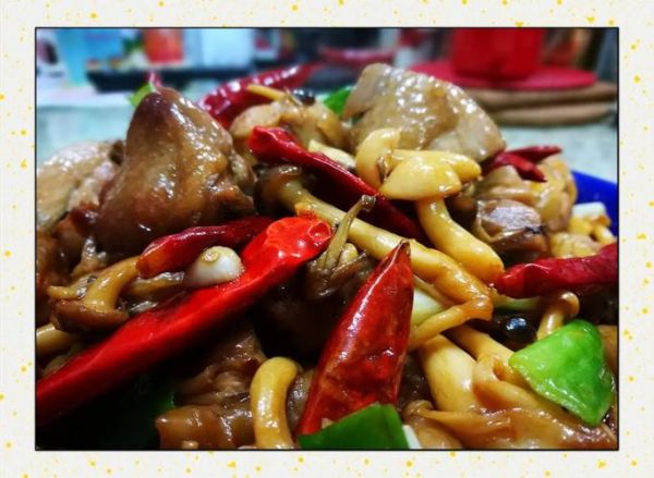 干香菇炒鸡怎么做_干香菇炒鸡的家常做法-第3张图片-山城妙识