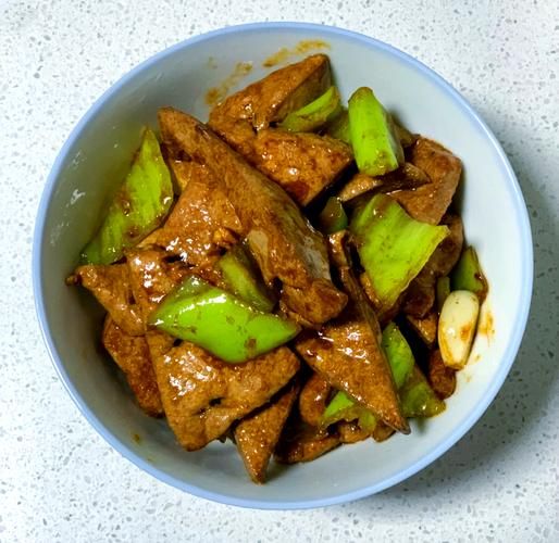 青椒炒猪肝的营养价值_适合什么人吃-第1张图片-山城妙识