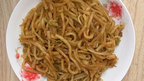 豆芽炒饼丝怎么做_豆芽炒饼丝家常做法-第2张图片-山城妙识
