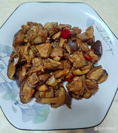 香菇炖鸡腿怎么做好吃_香菇炖鸡腿的家常做法-第1张图片-山城妙识