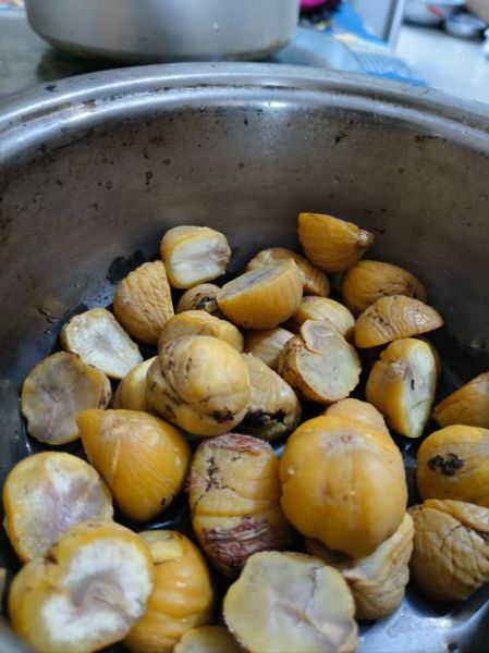 水煮栗子怎么煮好吃_水煮栗子要不要提前泡水-第1张图片-山城妙识