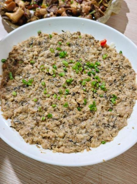 梅菜蒸肉的家常做法_梅菜蒸肉怎么做才入味-第1张图片-山城妙识