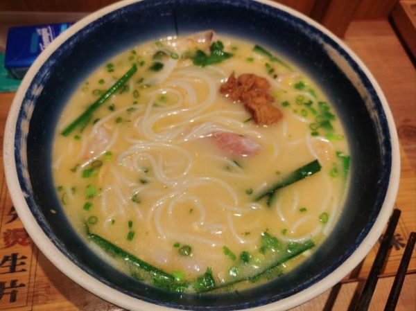 过桥米线出自哪里_正宗云南过桥米线起源地-第3张图片-山城妙识