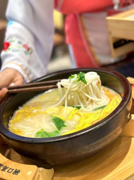 过桥米线出自哪里_正宗云南过桥米线起源地-第1张图片-山城妙识