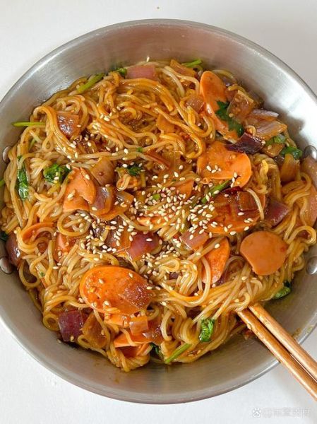 炒冷面怎么不粘锅_炒冷面怎么入味-第1张图片-山城妙识