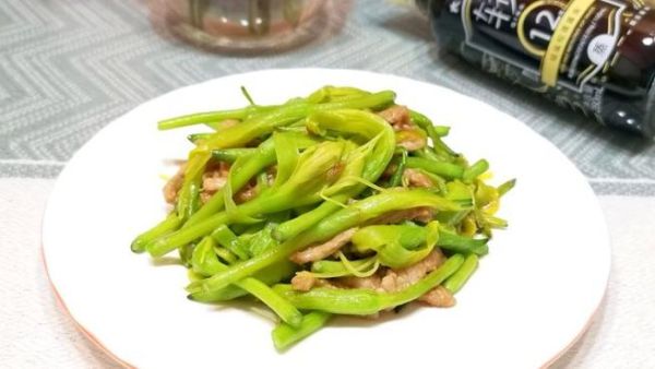 新鲜黄花菜炒肉怎么做_黄花菜炒肉要焯水吗-第3张图片-山城妙识