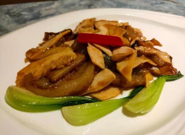 鱿鱼海参烧三鲜怎么做_三鲜是哪三鲜-第1张图片-山城妙识