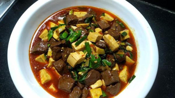豆腐烧猪血怎么做_豆腐烧猪血的家常做法-第1张图片-山城妙识
